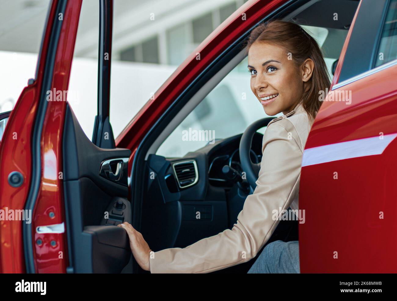 Motor insurance smiling vehicle hi-res stock photography and images - Alamy