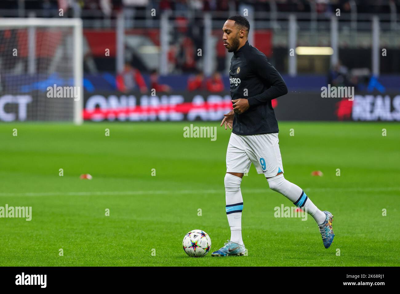 Pierre-Emerick Aubameyang of Chelsea FC warms up during the UEFA ...
