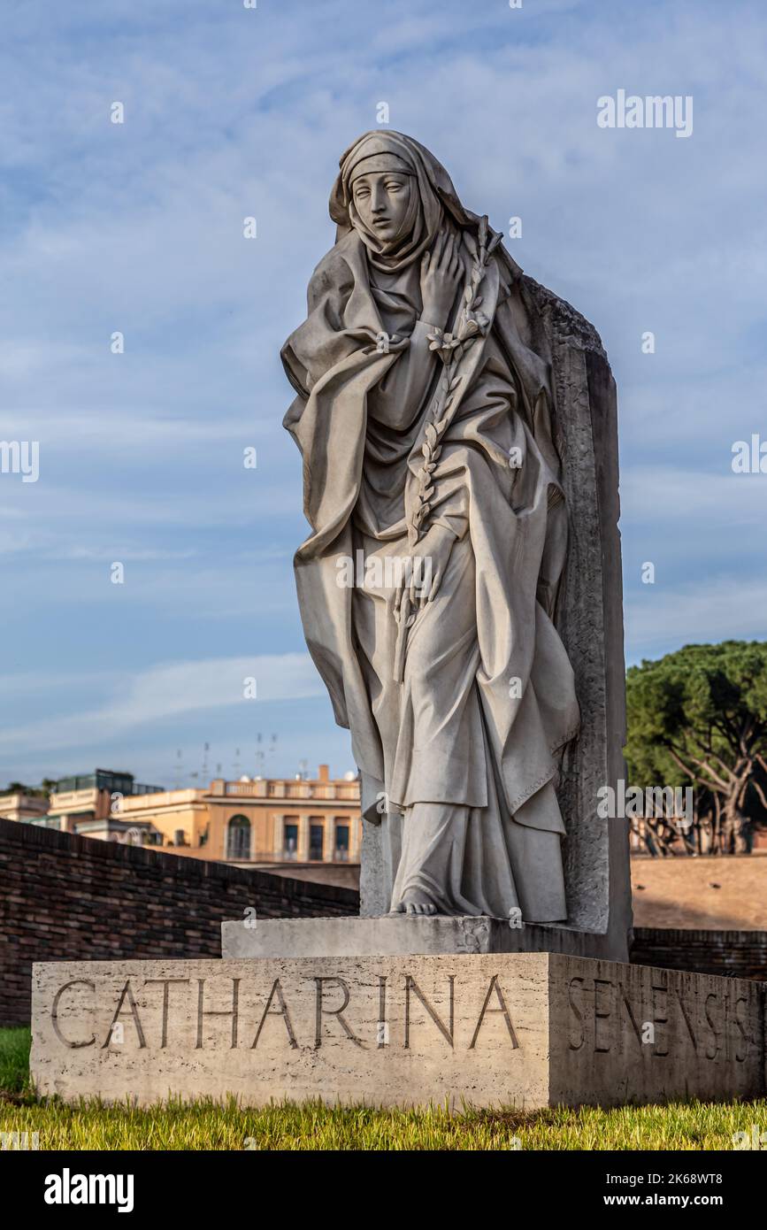 Siena italy statue sculpture hi-res stock photography and images - Alamy