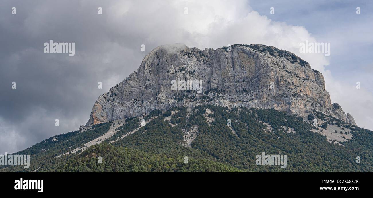 magnificent view of Spanish Pyrenees mountains with vertical limestone ...