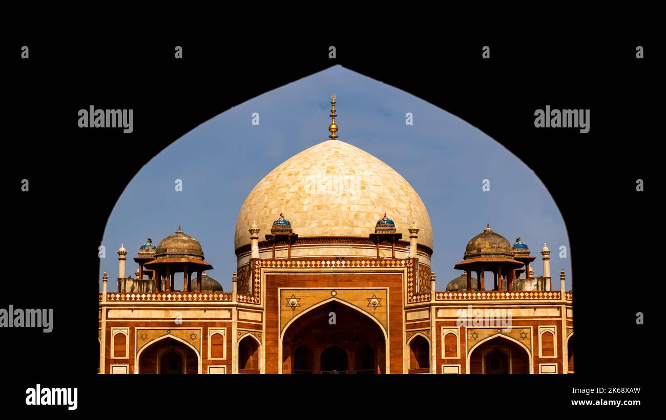 A symmetric view of the Humayun's tomb Stock Photo - Alamy