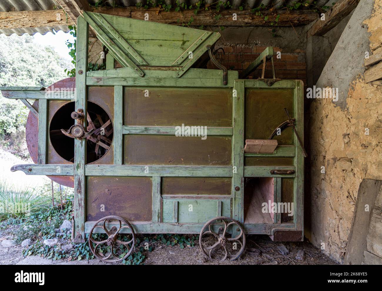 Winnowing machine hi-res stock photography and images - Alamy