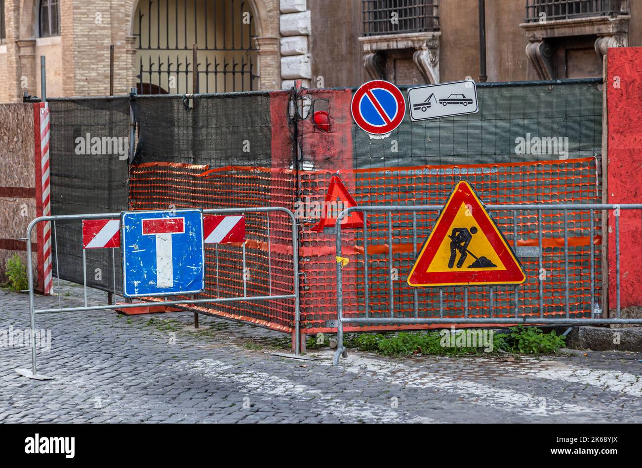 Road signs in italy hi-res stock photography and images - Alamy