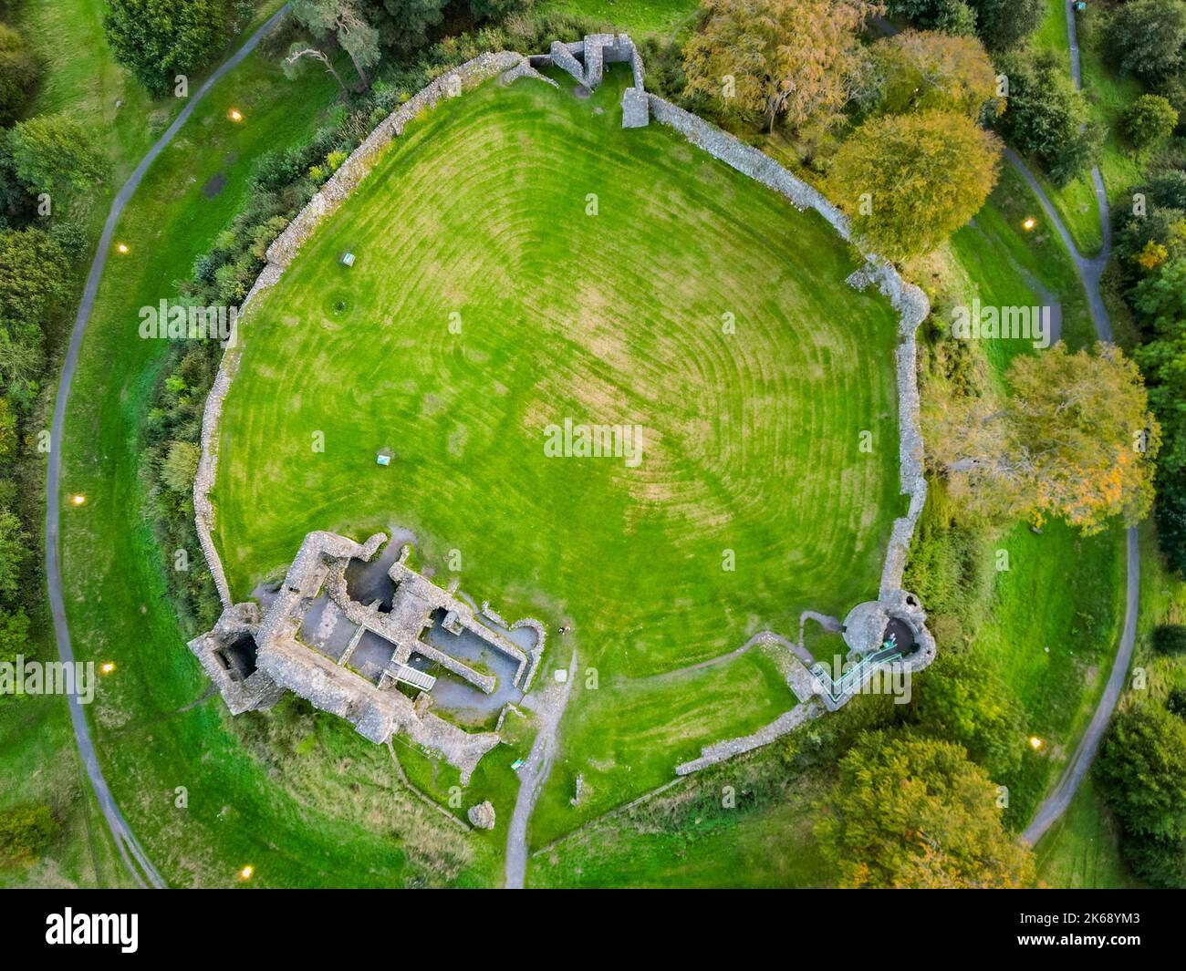 Trim castle walls hi-res stock photography and images - Alamy