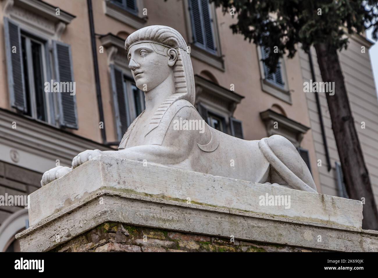 Famous ancient statue sphinx in hi-res stock photography and images - Alamy