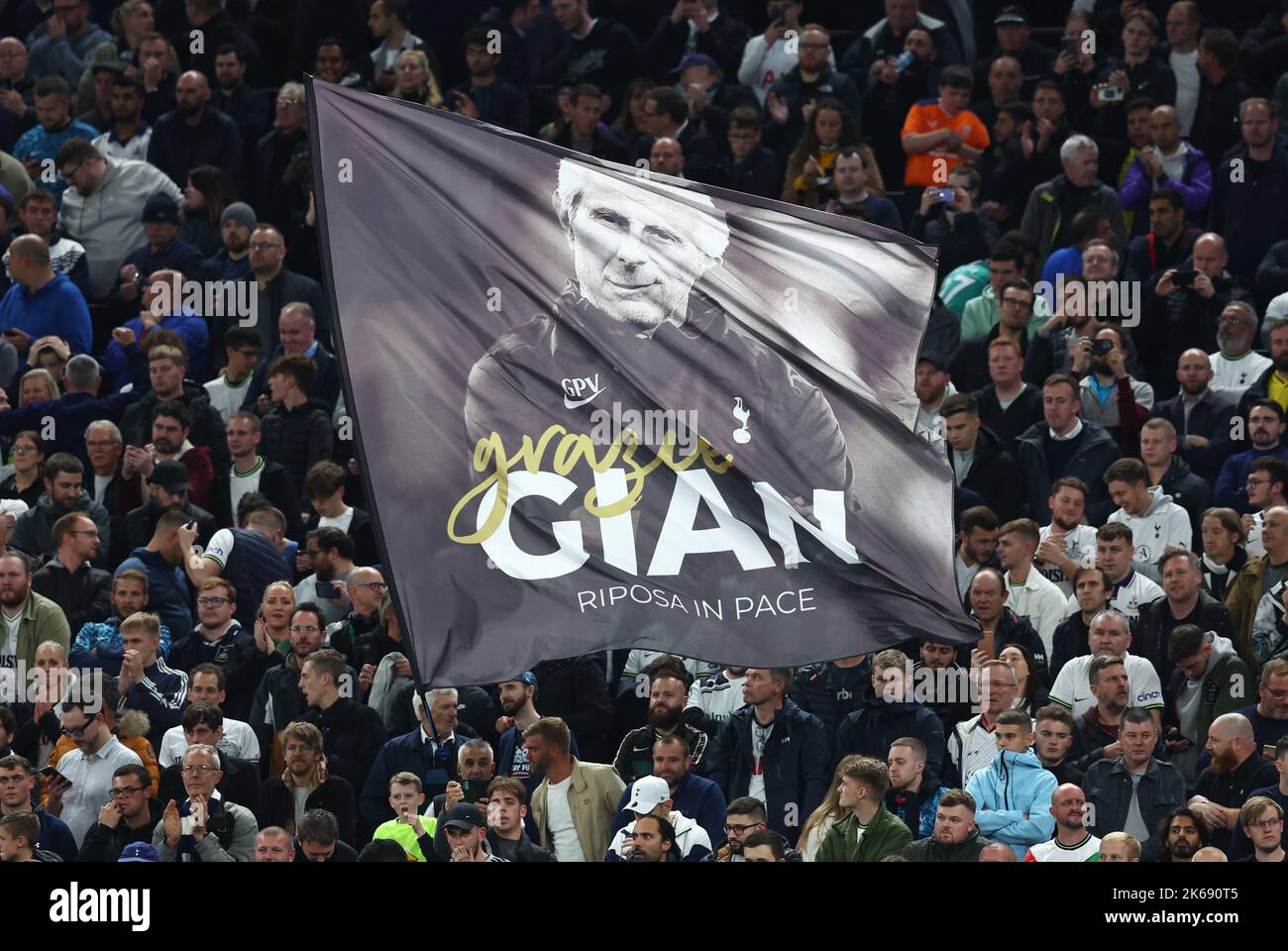 Tottenham hotspur flag hi-res stock photography and images - Alamy