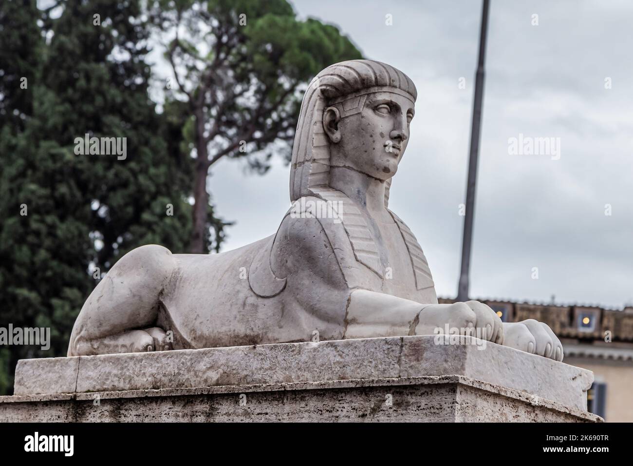 Sphinx statue în People's Square ( Piazza del Popolo ) , in Rome, Italy ...