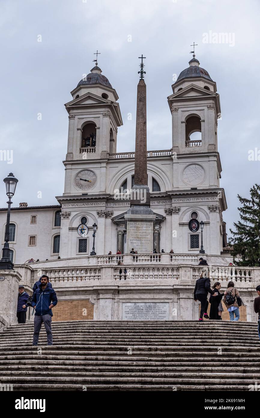 Square at the spanish steps hi-res stock photography and images - Alamy