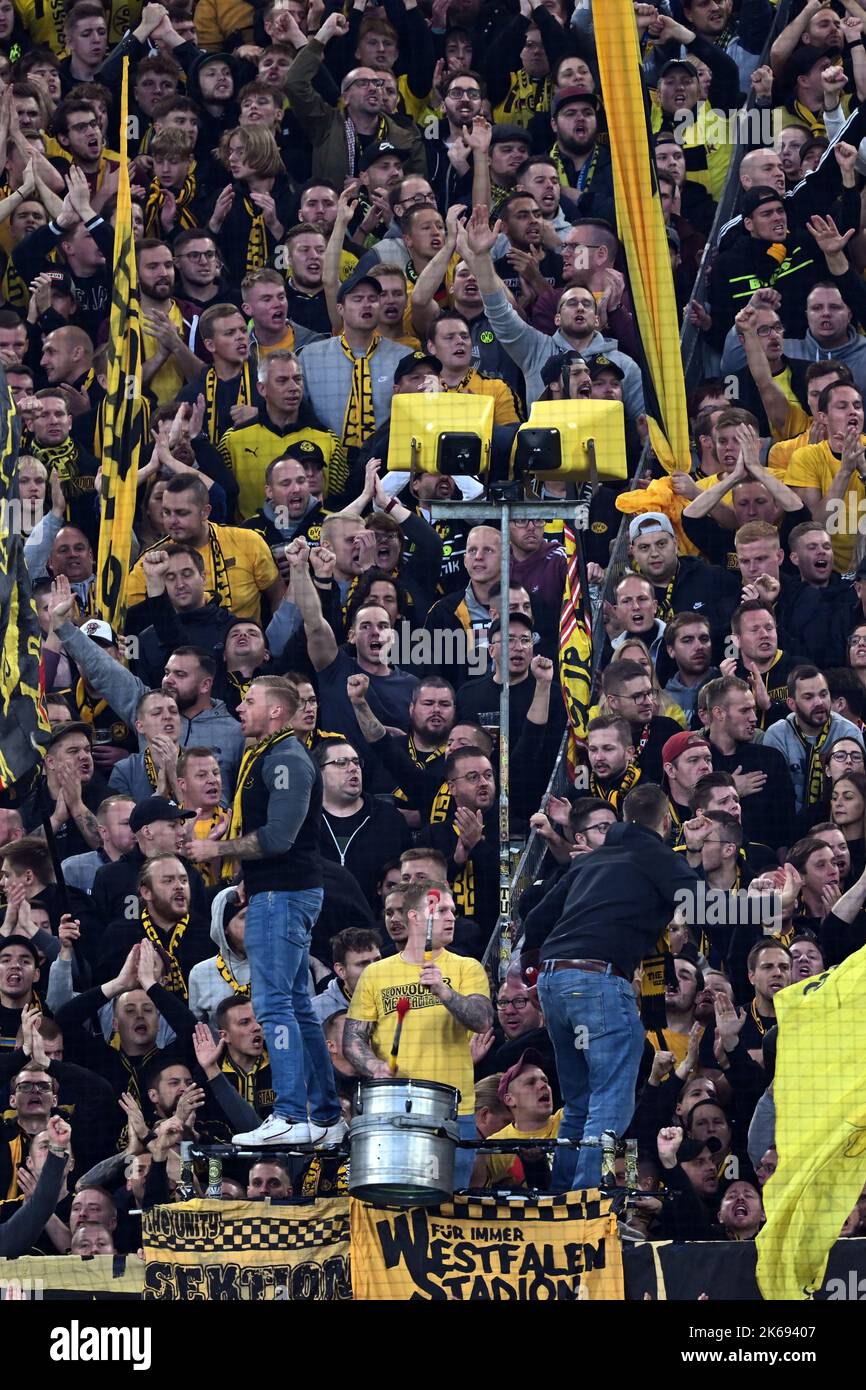 Naples, Italy. 12th Oct, 2022. DORTMUND - Borussia Dortmund supporters ...