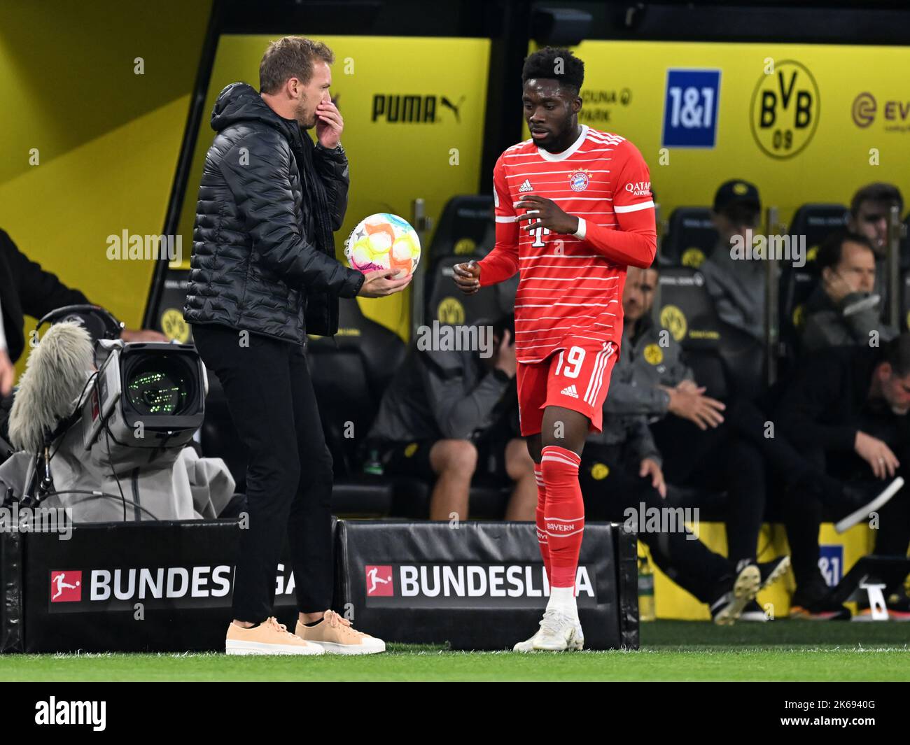 Naples, Italy. 12th Oct, 2022. DORTMUND - (lr) FC Bayern Munich trainer ...
