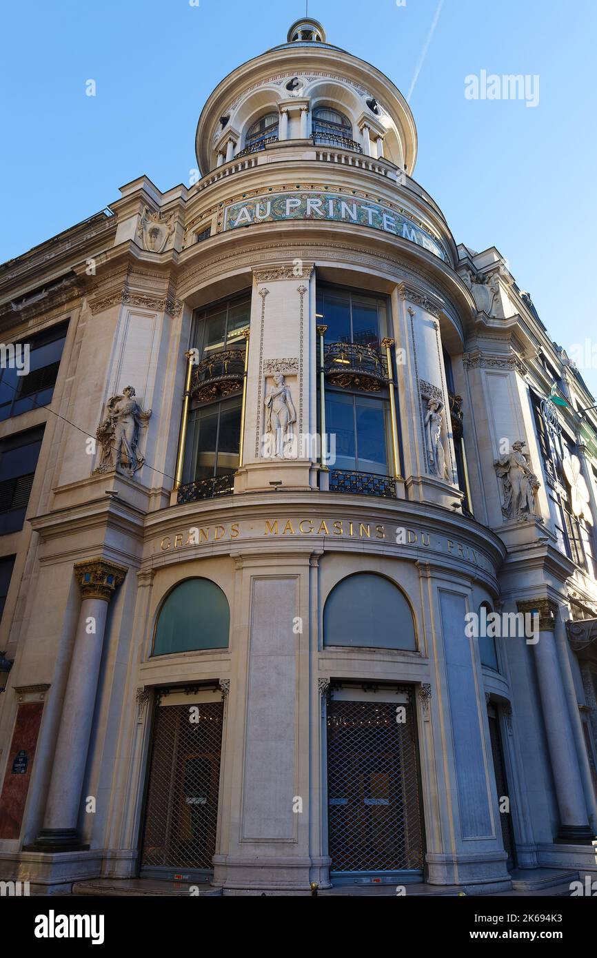 Paris commercial architectural detail hi-res stock photography and ...