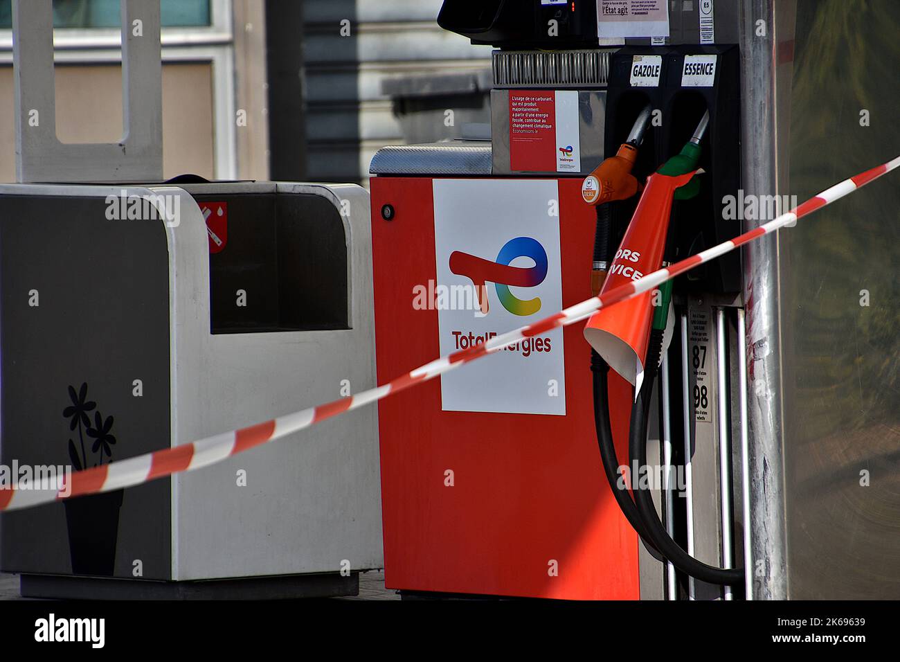 French esso service station hi-res stock photography and images - Alamy