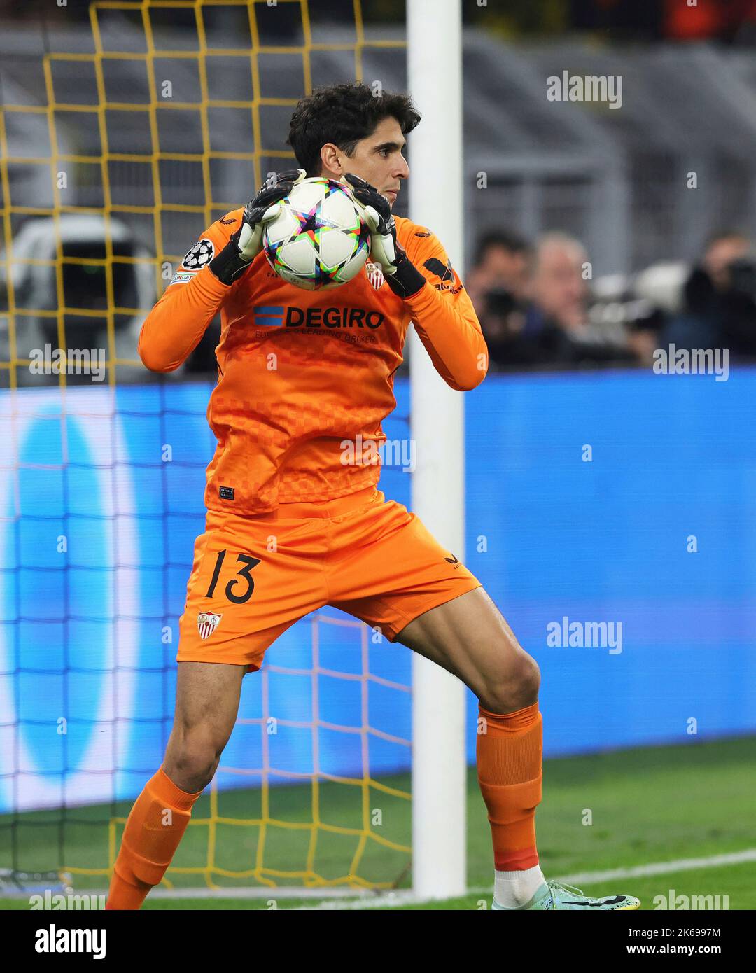 Bono of sevilla fc hi-res stock photography and images - Alamy