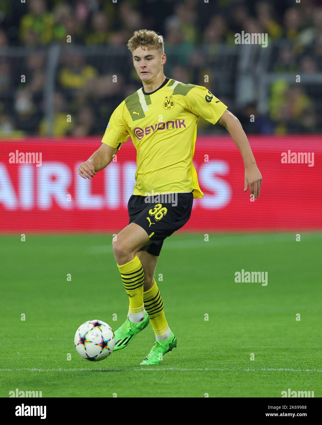Tom rothe borussia dortmund hi-res stock photography and images - Alamy