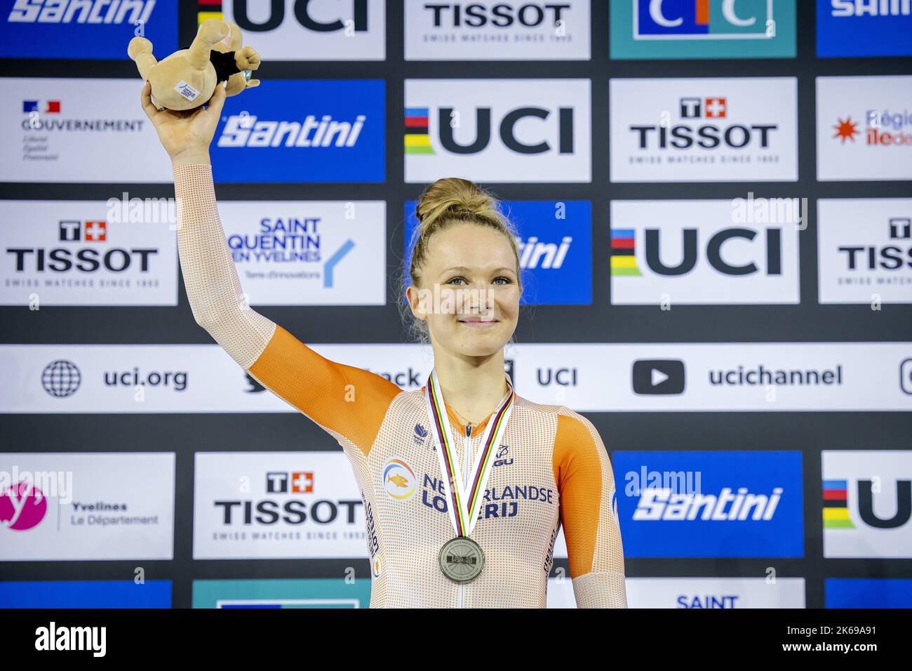 2022-10-12 21:26:16 SAINT-QUENTIN-EN-YVELINES - Maike van der Duin with ...