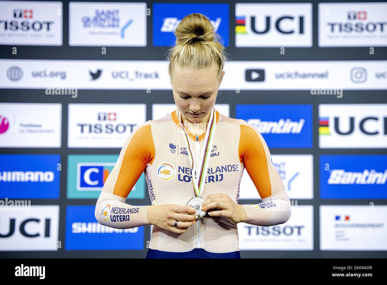 2022-10-12 21:22:57 SAINT-QUENTIN-EN-YVELINES - Maike van der Duin with ...