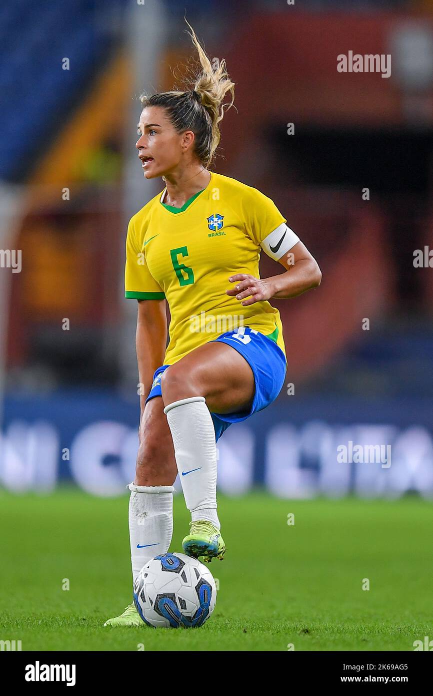 Women tamires hi-res stock photography and images - Alamy