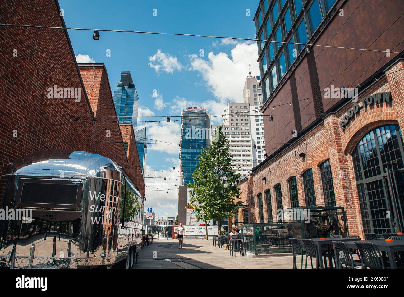 Food court architecture hi-res stock photography and images - Alamy