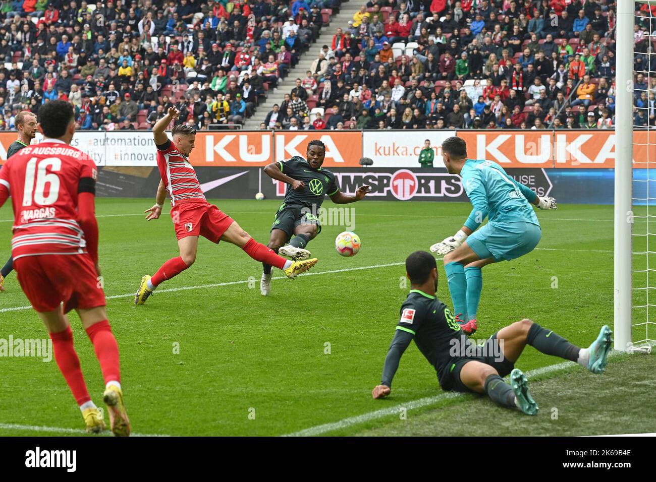 goalchance Ermedin DEMIROVIC (FC Augsburg), action, duels versus Ridle ...