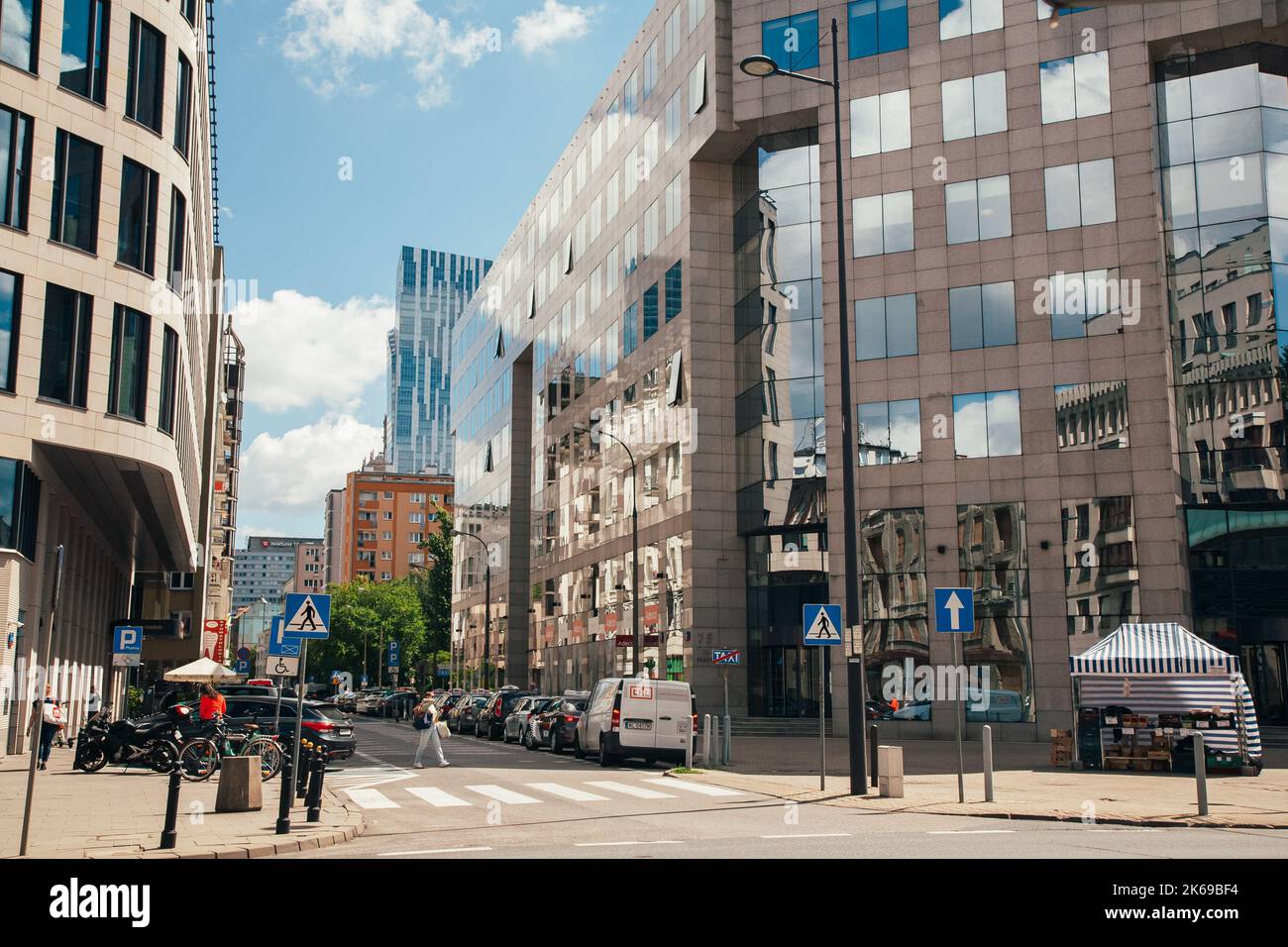 Business street view hi-res stock photography and images - Alamy