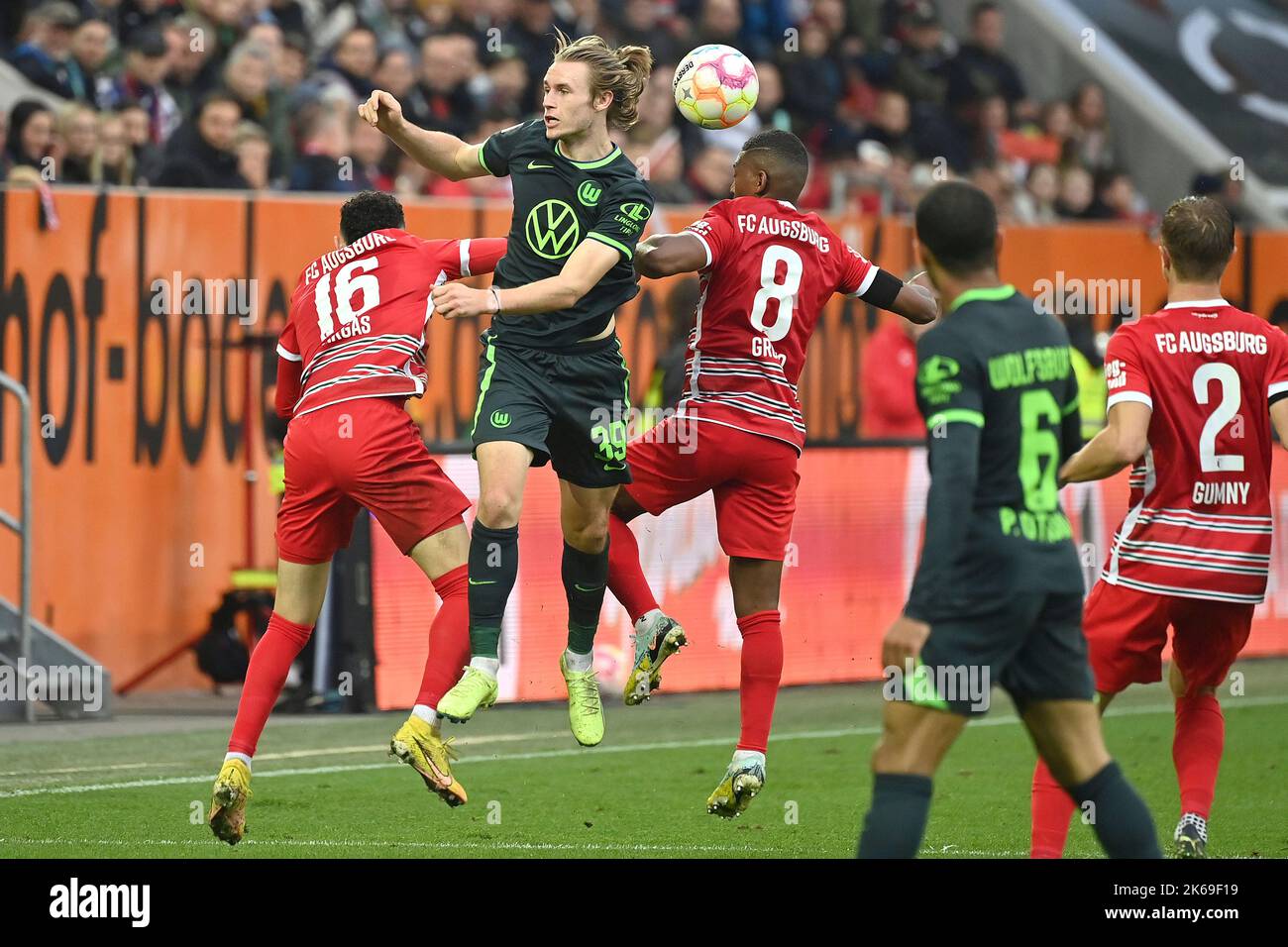 From left: Ruben VARGAS (FC Augsburg), Patrick WIMMER (WOB), Carlos ...