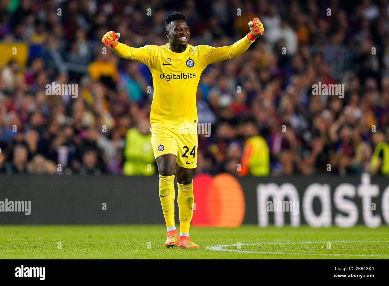 Barcelona, Spain. 12th Oct, 2022. Andre Onana of Inter Milan celebrates ...