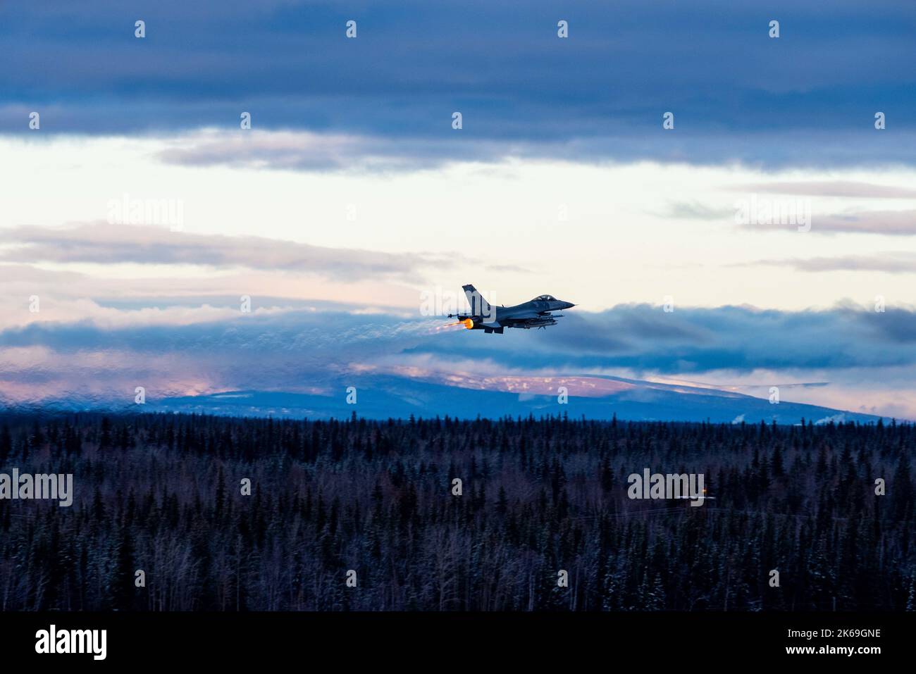 A single U.S. Air Force F-16 Fighting Falcon from the 14th Fighter ...