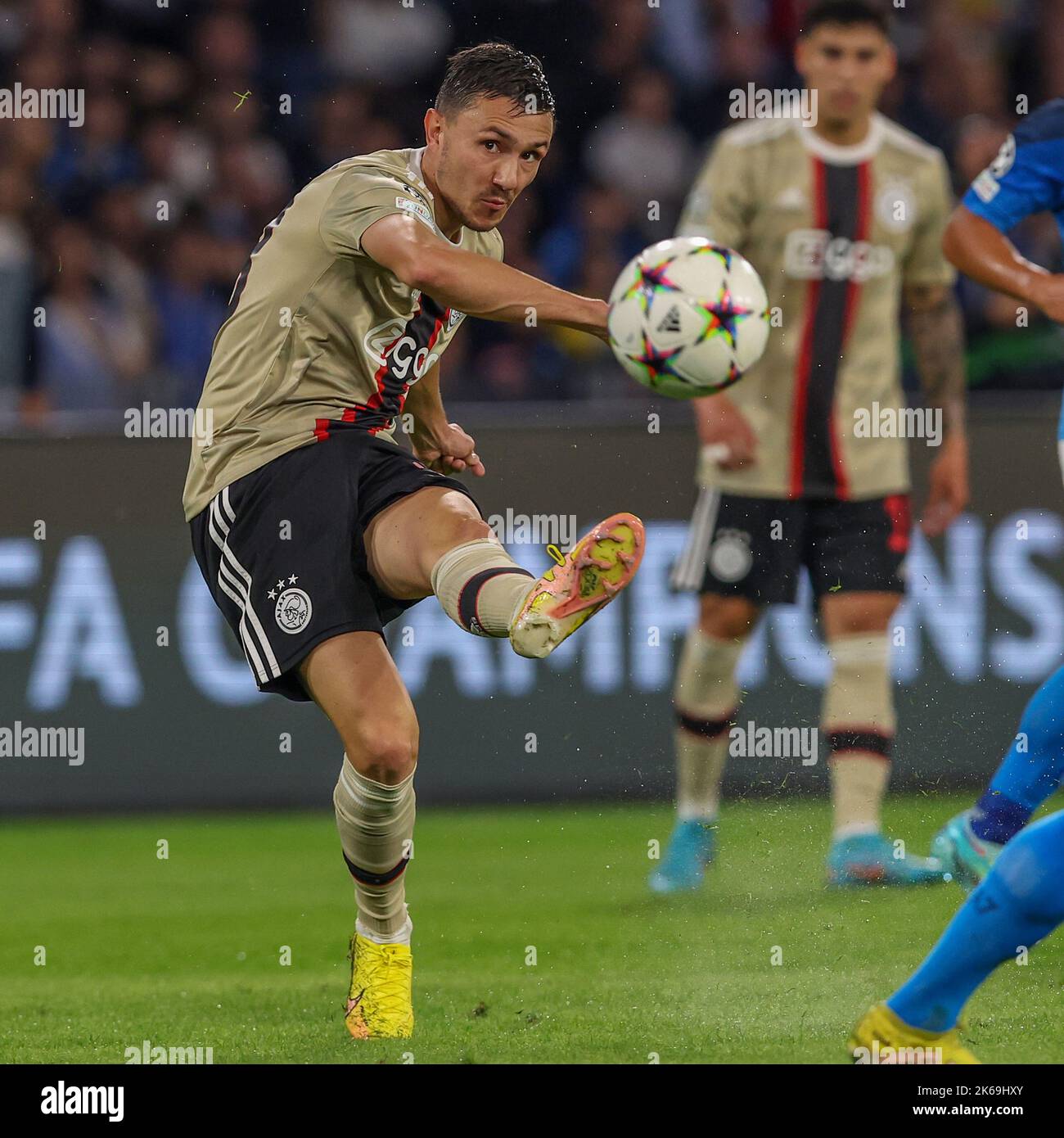 NAPELS, ITALY - OCTOBER 12: Steven Berghuis of Ajax during the Group A ...