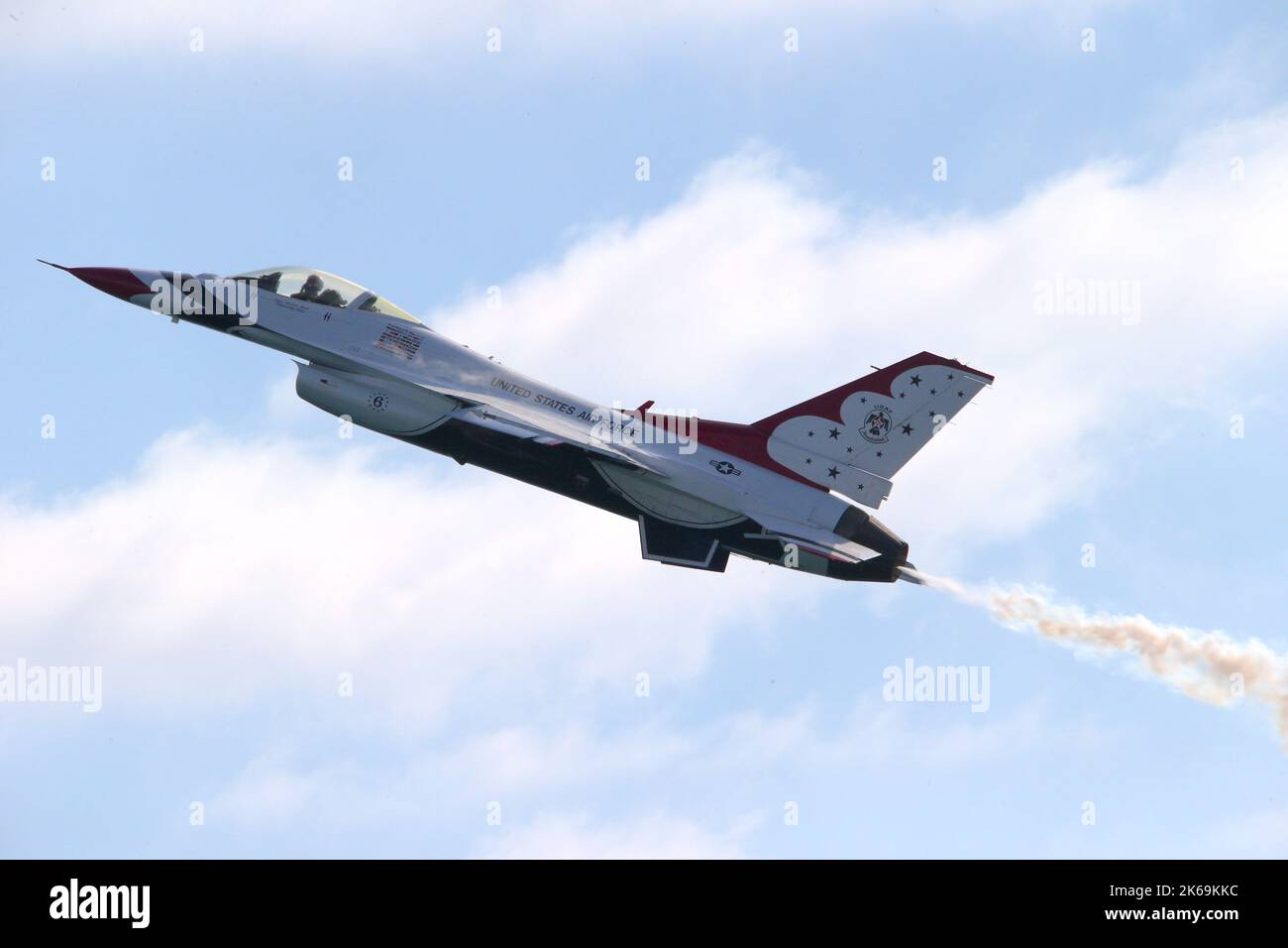 A fighting falcon in flight at the annual Pacific Airshow event Stock ...