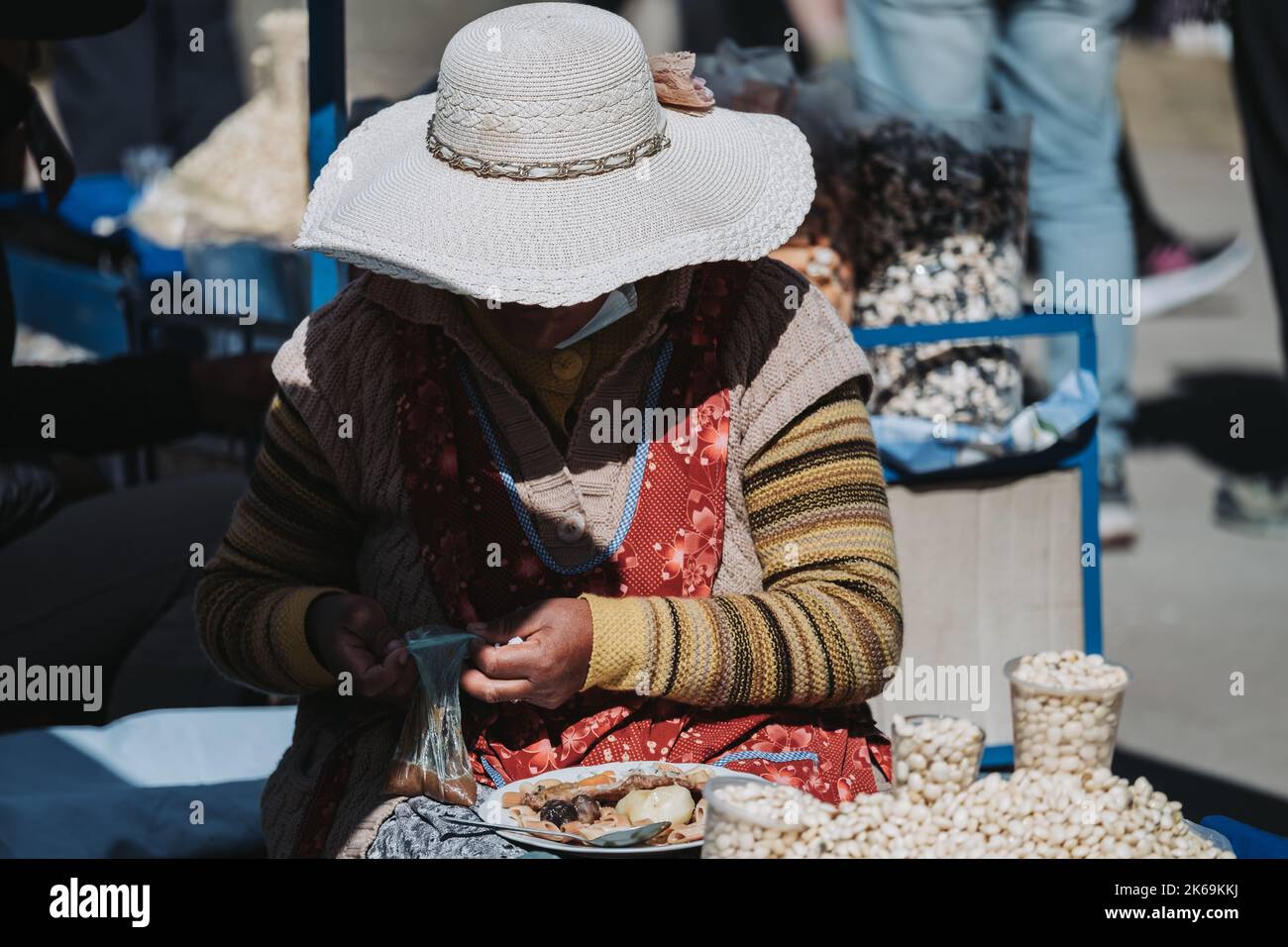 Poor woman hi-res stock photography and images - Alamy