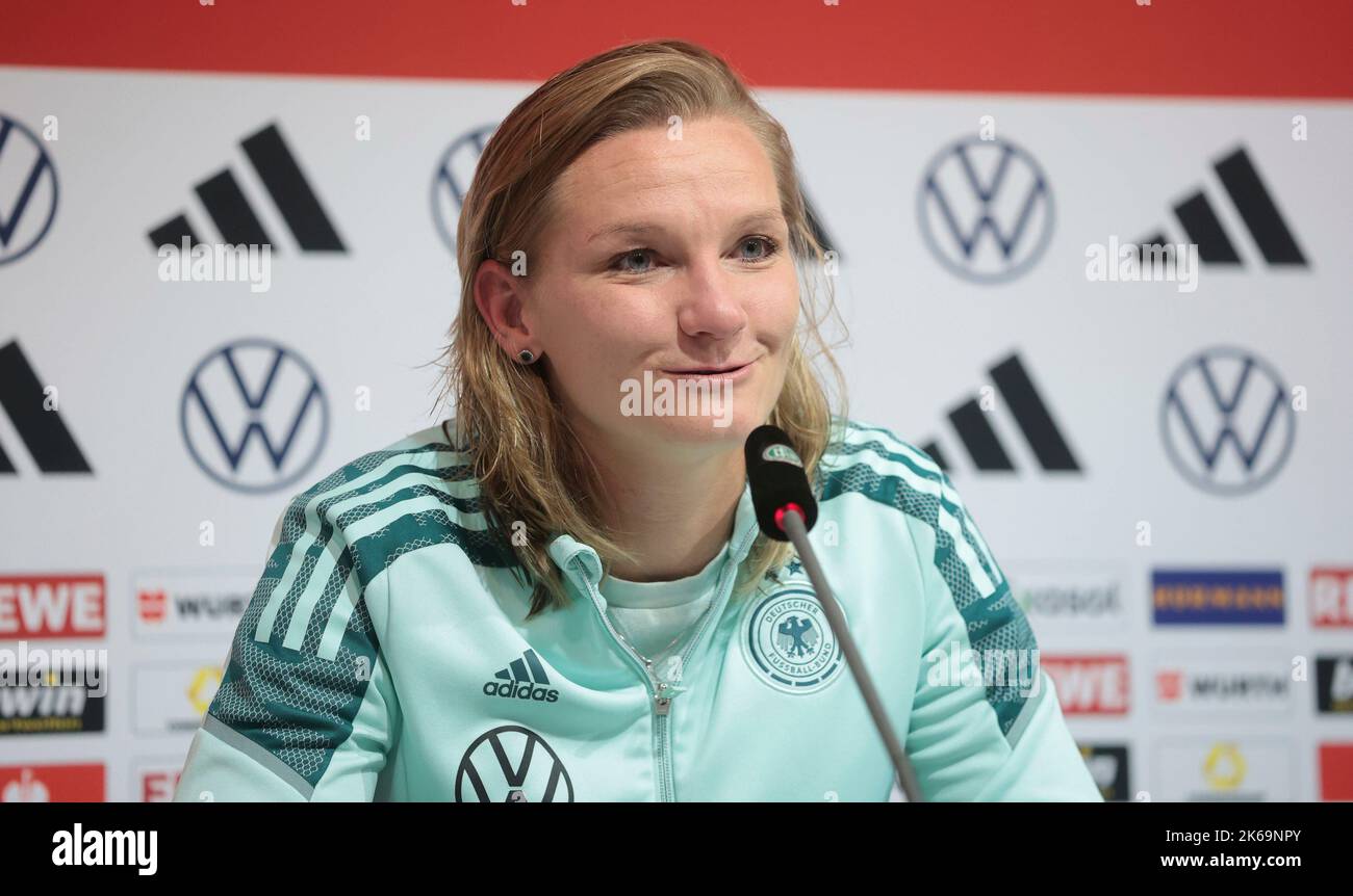 Dresden, Deutschland. 07th Oct, 2022. firo: October 7th, 2022, football ...