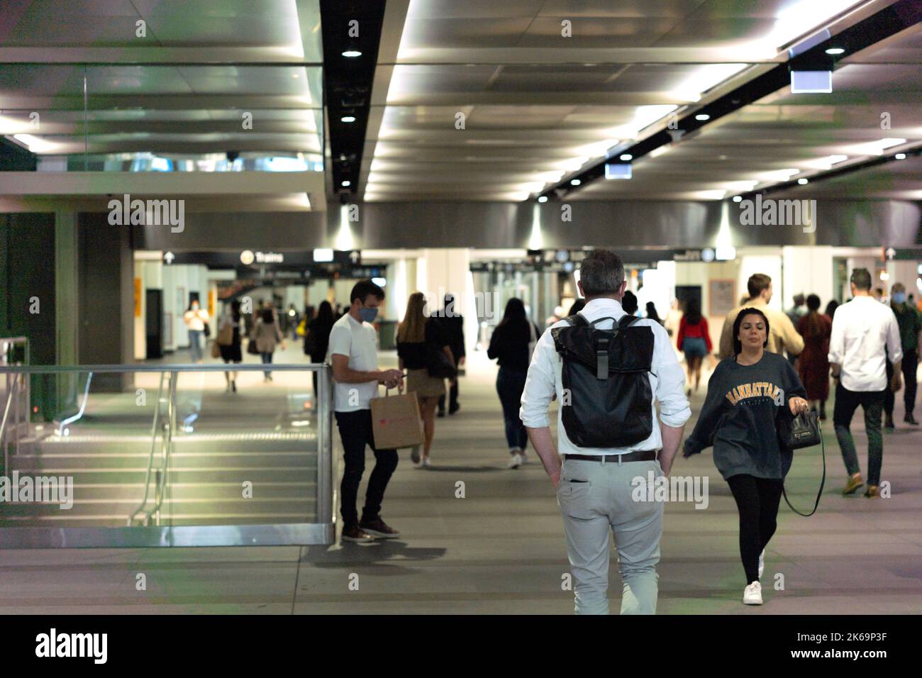 Commuters at Wynyard Station Hall, Sydney Stock Photo - Alamy