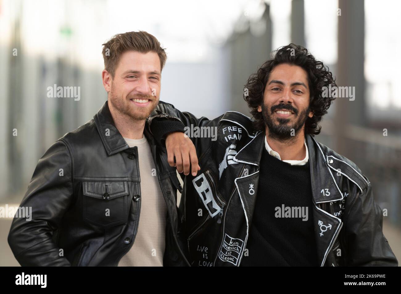Cologne, Deutschland. 10th Oct, 2022. left to right Actor Dominik FLADE ...