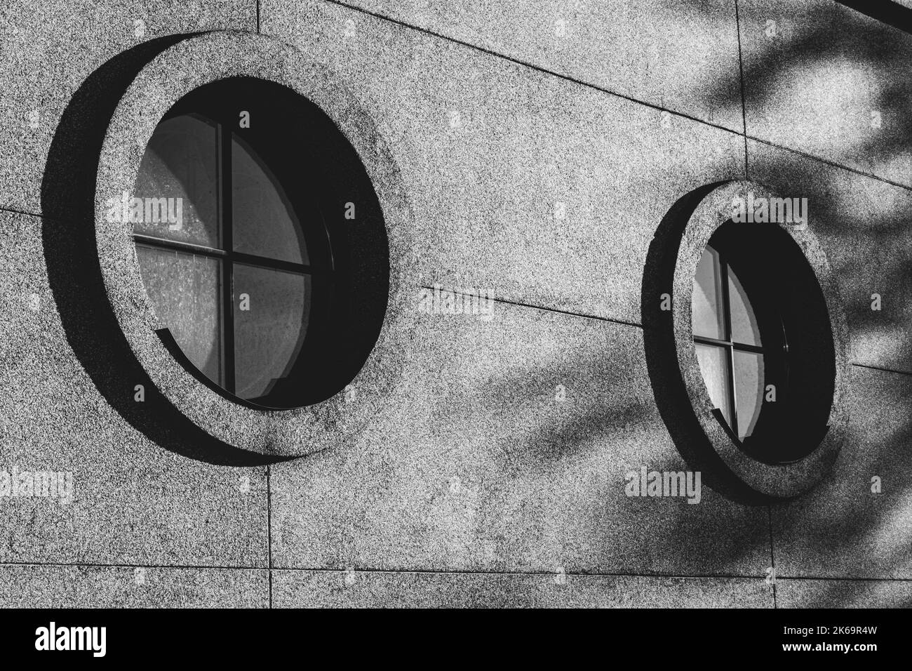 Windows round hi-res stock photography and images - Alamy