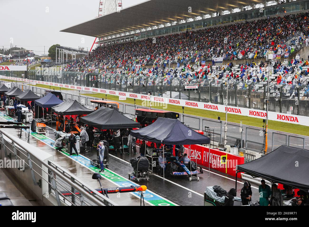 #14 Fernando Alonso (ESP, BWT Alpine F1 Team) in the pitlane during red ...