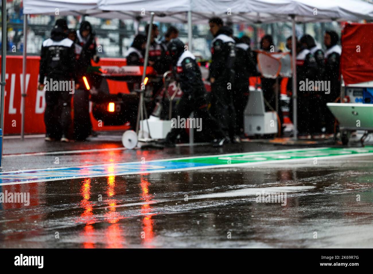 Rain in the pitlane during red flag, F1 Grand Prix of Japan at Suzuka ...