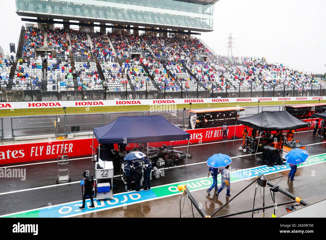 #22 Yuki Tsunoda (JPN, Scuderia AlphaTauri) in the pitlane during red ...