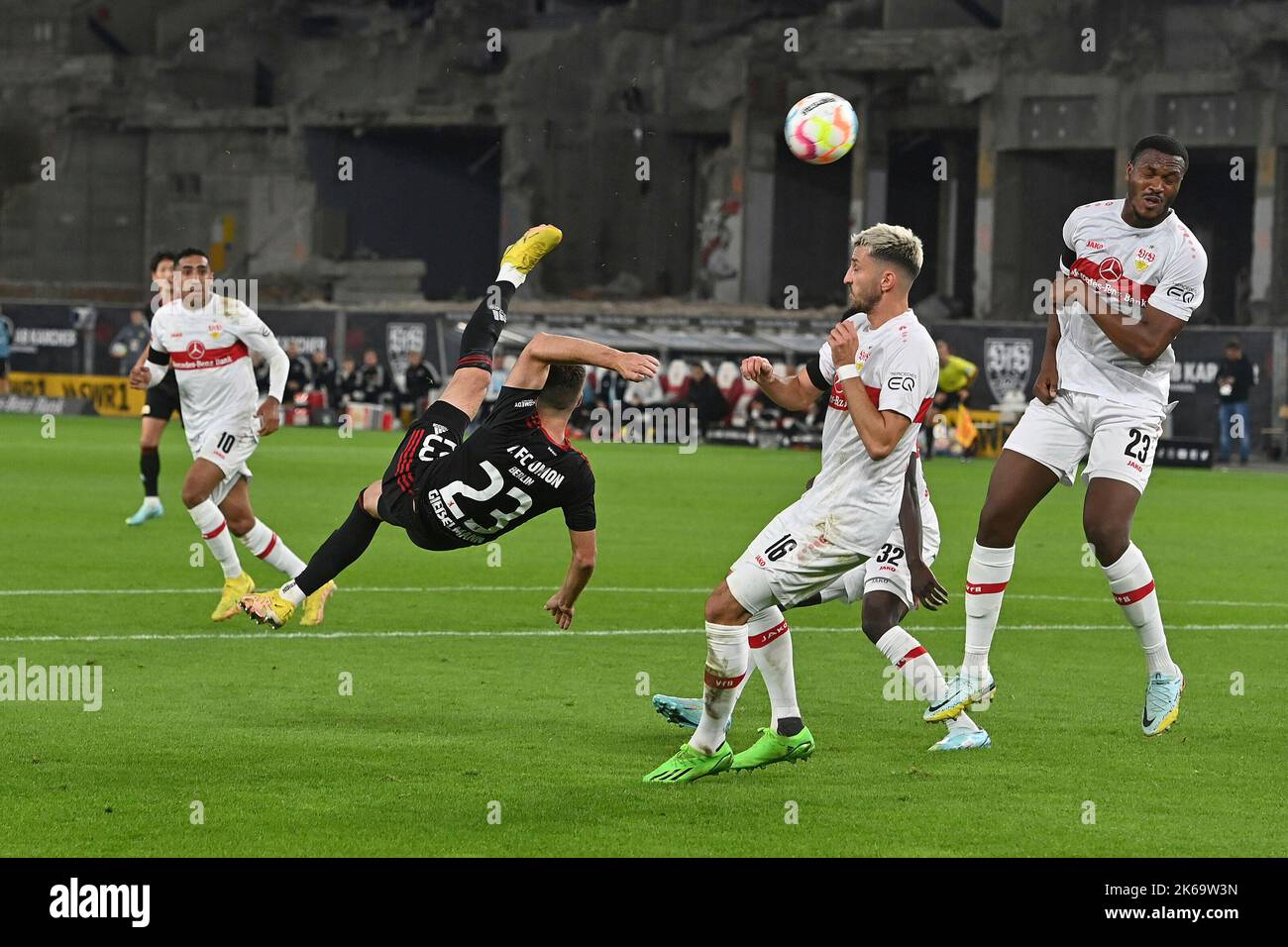 Stuttgart, Deutschland. 09th Oct, 2022. Overhead kick Niko GIESSELMANN (Union Berlin), action ...