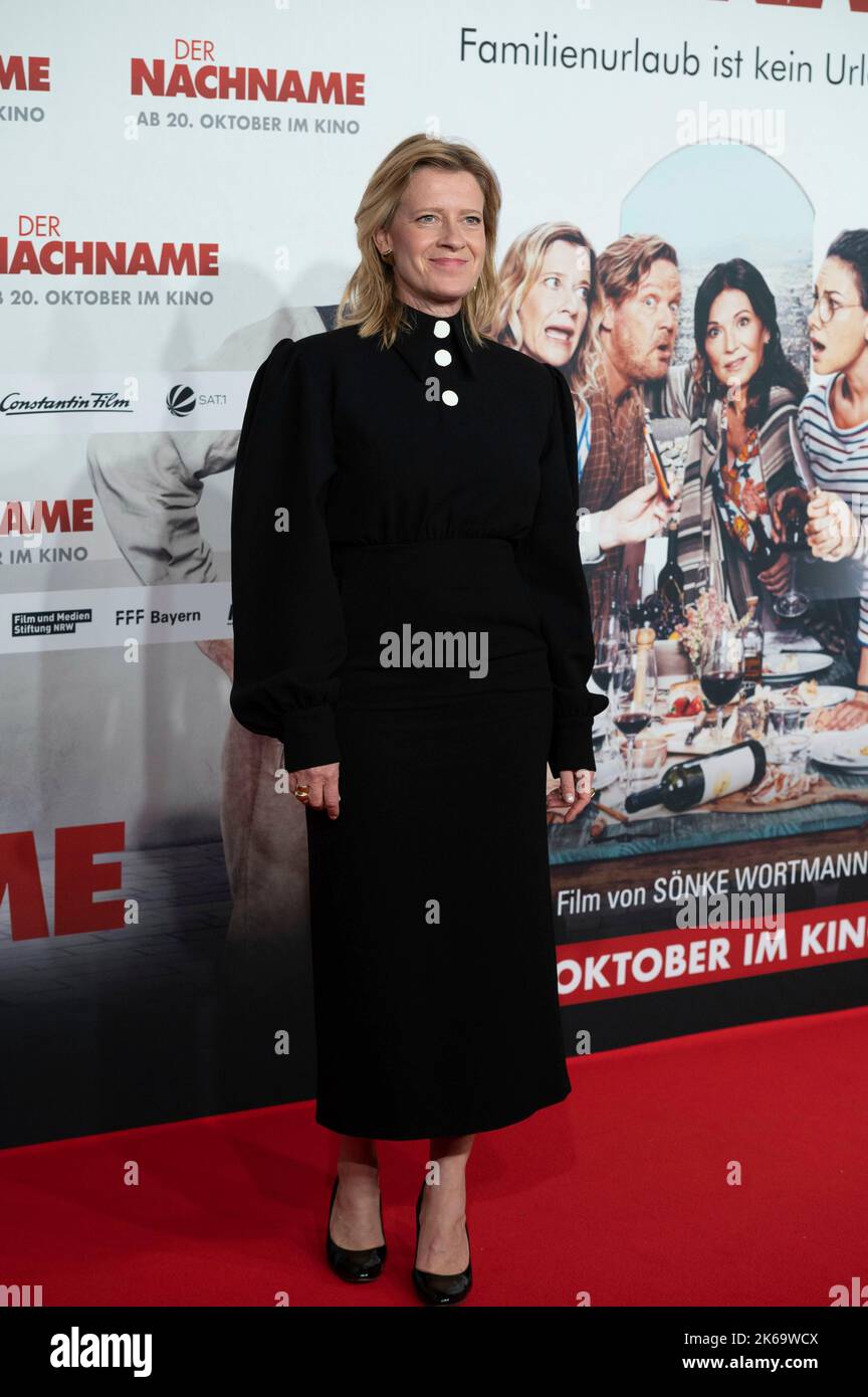 Cologne, Deutschland. 09th Oct, 2022. Actress Caroline PETERS Red ...