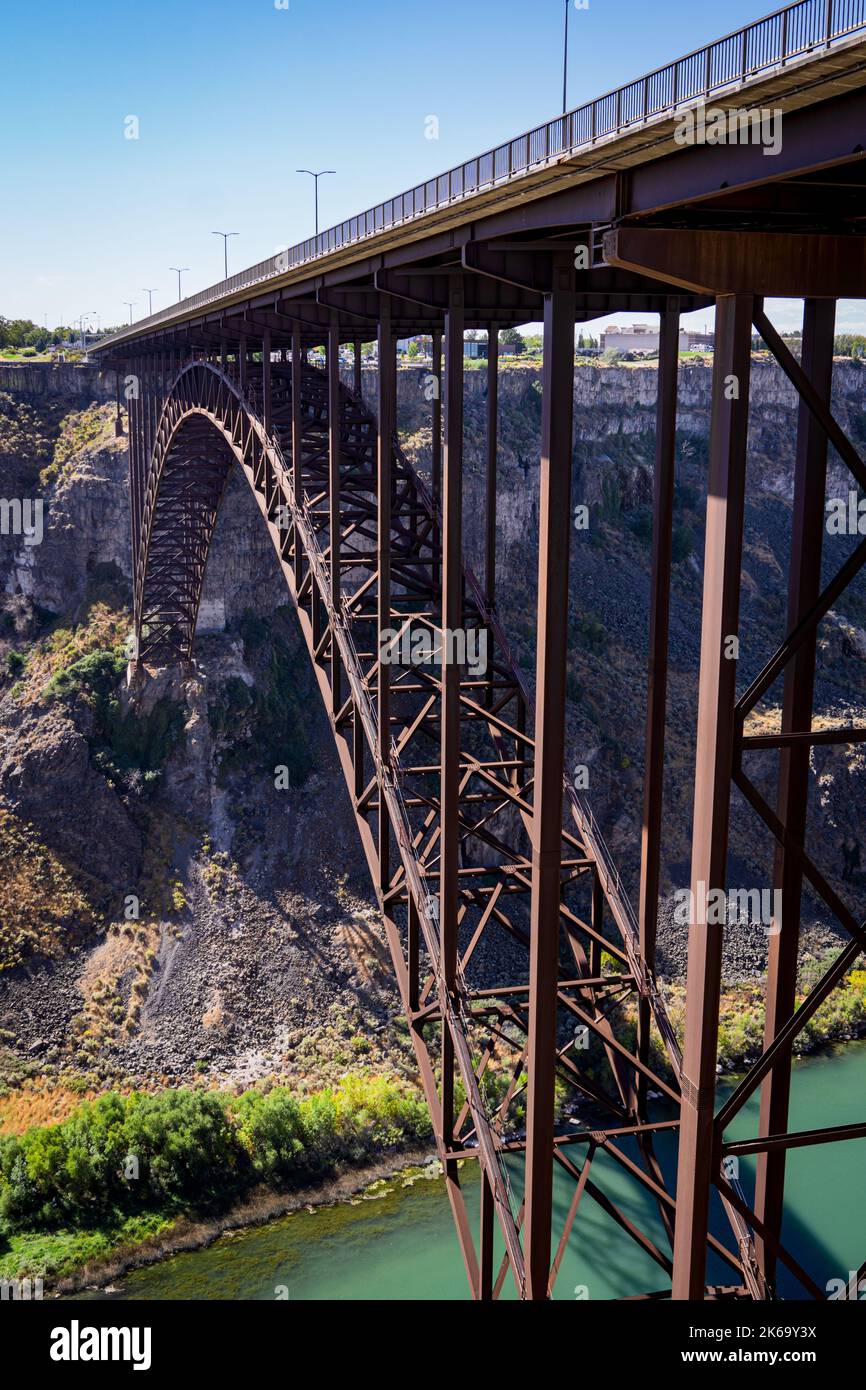 Perrine Bridge spans the Snake River in Twin Falls, Idaho Stock Photo ...