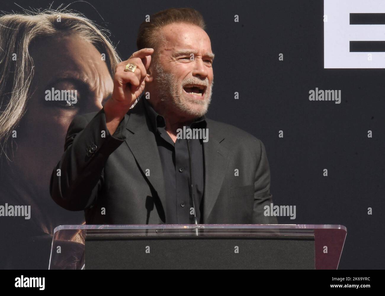 Arnold Schwarzenegger at the Jamie Lee Curtis Hand & Footprint Ceremony ...