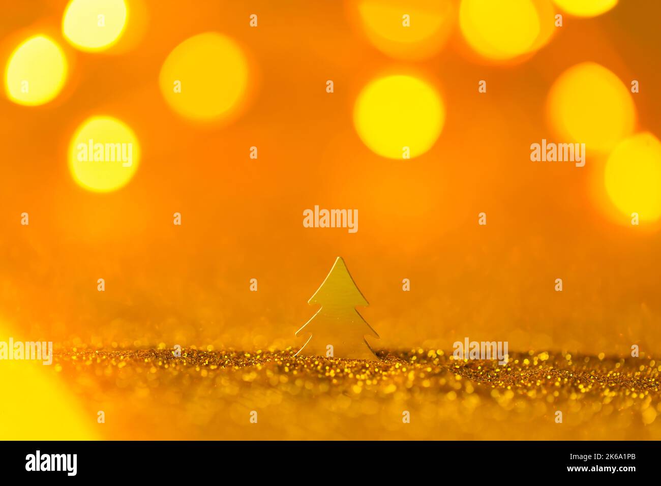 Christmas wallpaper in gold colors.Christmas tree mini in gold glitter ...