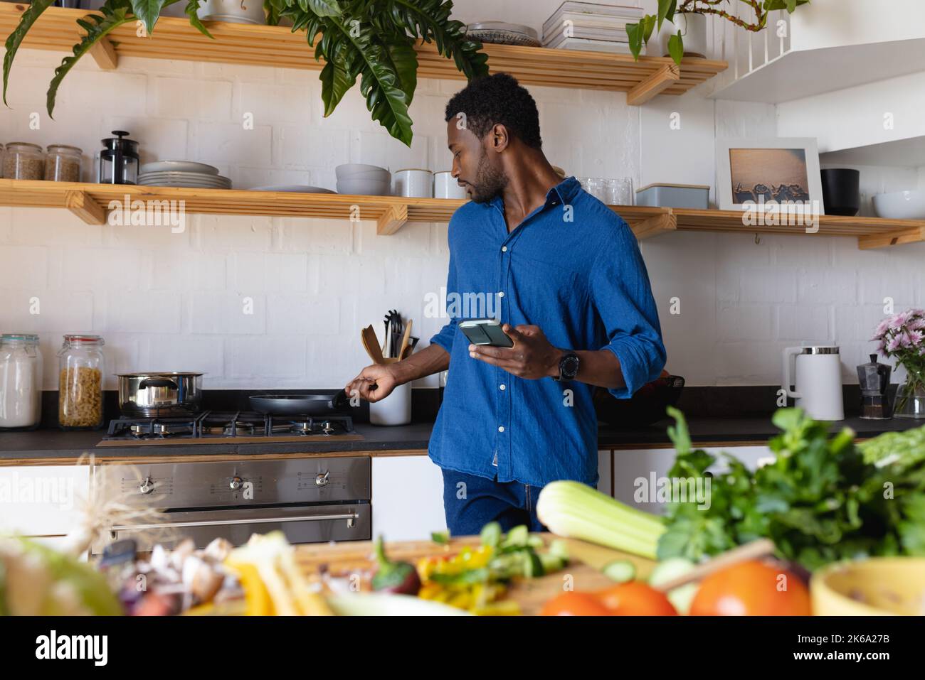 Man cooking healthy dinner hi-res stock photography and images - Alamy