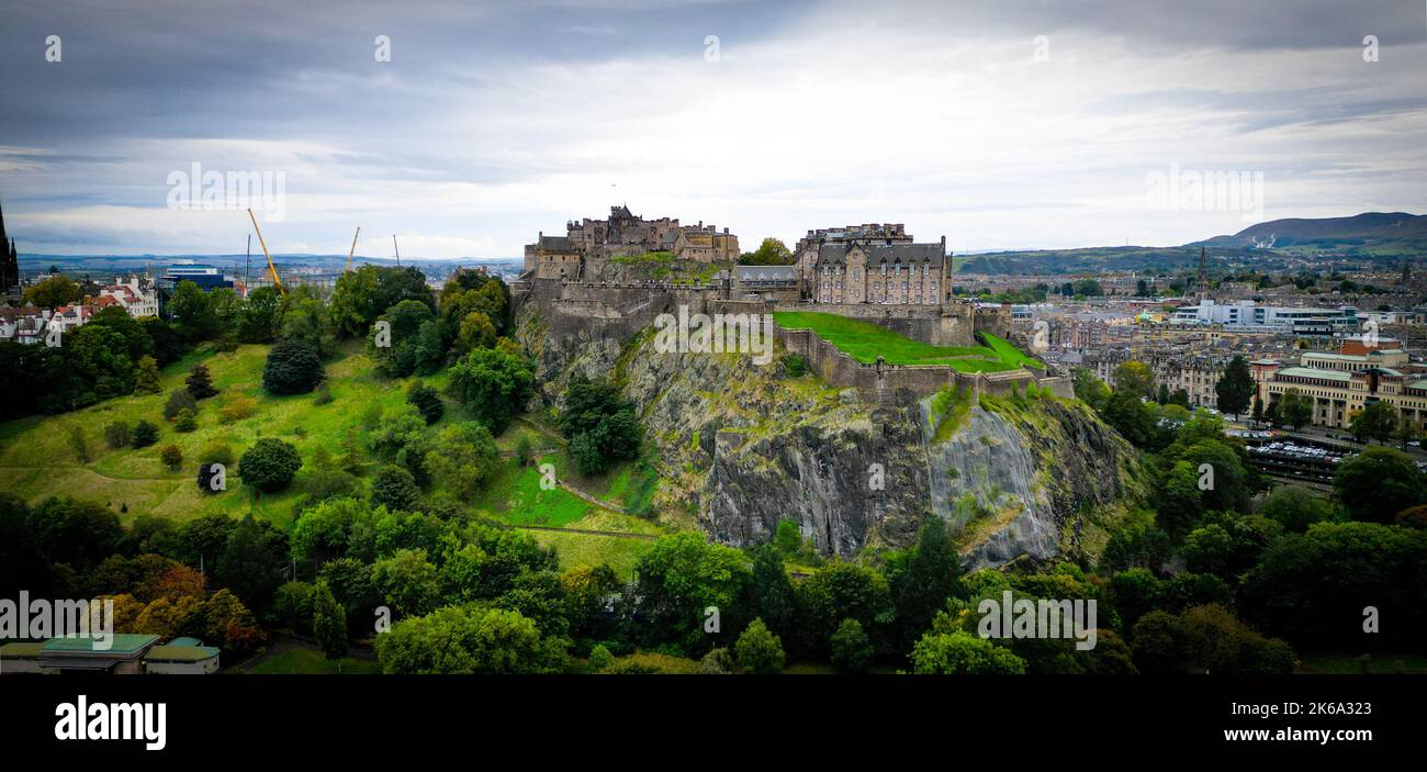 Scottish castle rainbow hi-res stock photography and images - Alamy