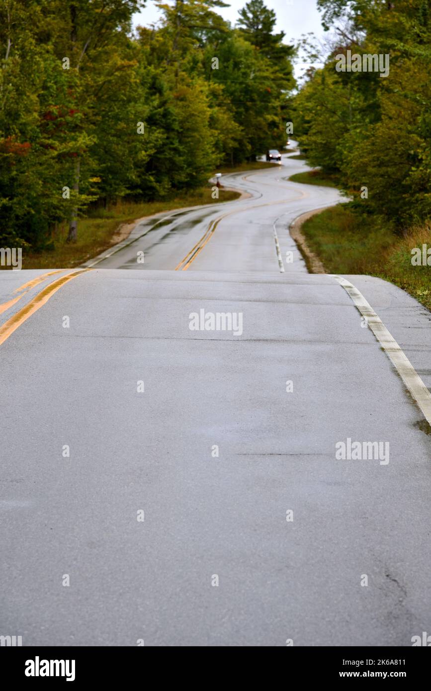 Winding road wisconsin hi-res stock photography and images - Alamy