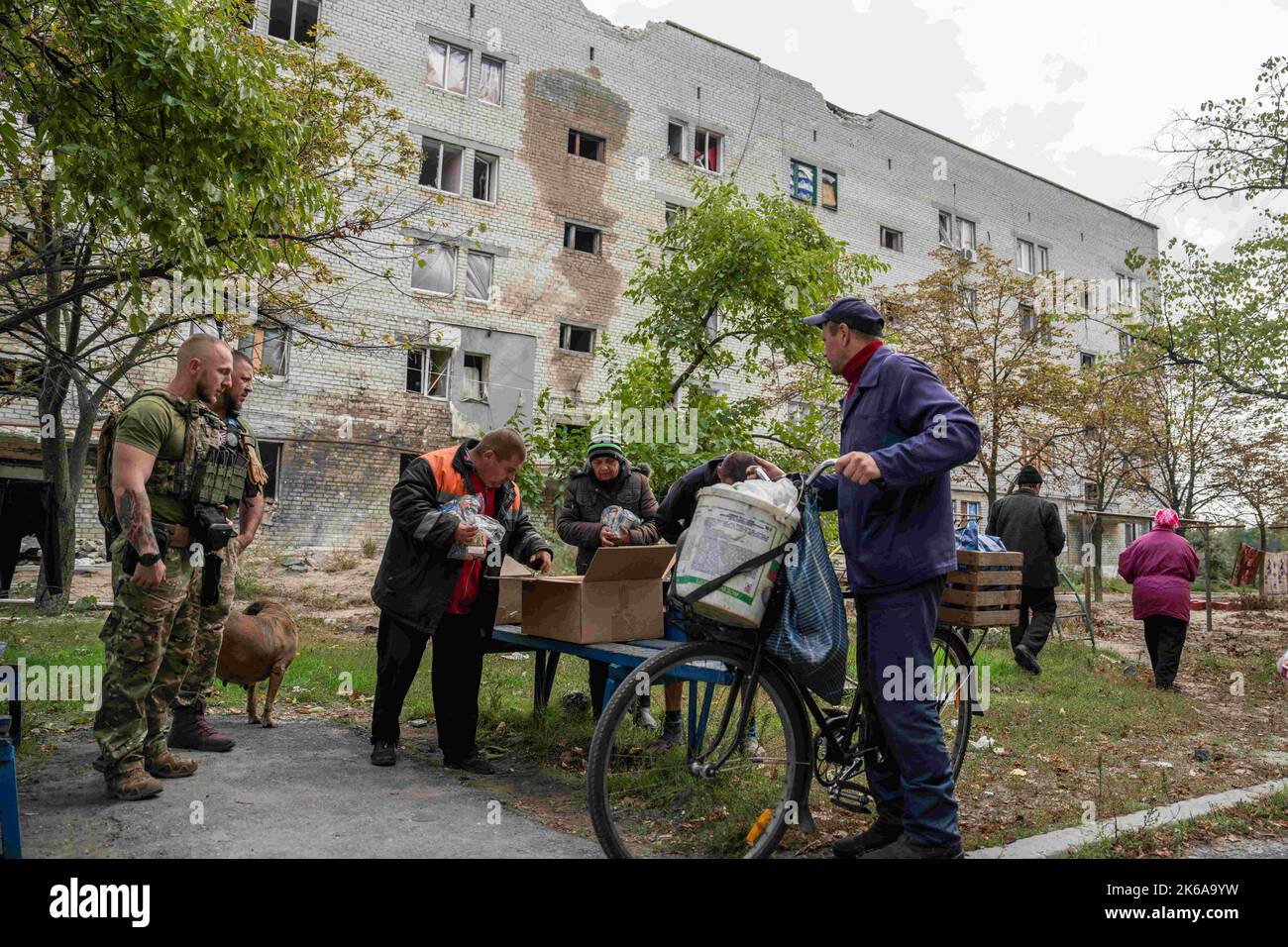 Lyman, Ukraine. 8th Oct, 2022. Residents in a badly shelled ...