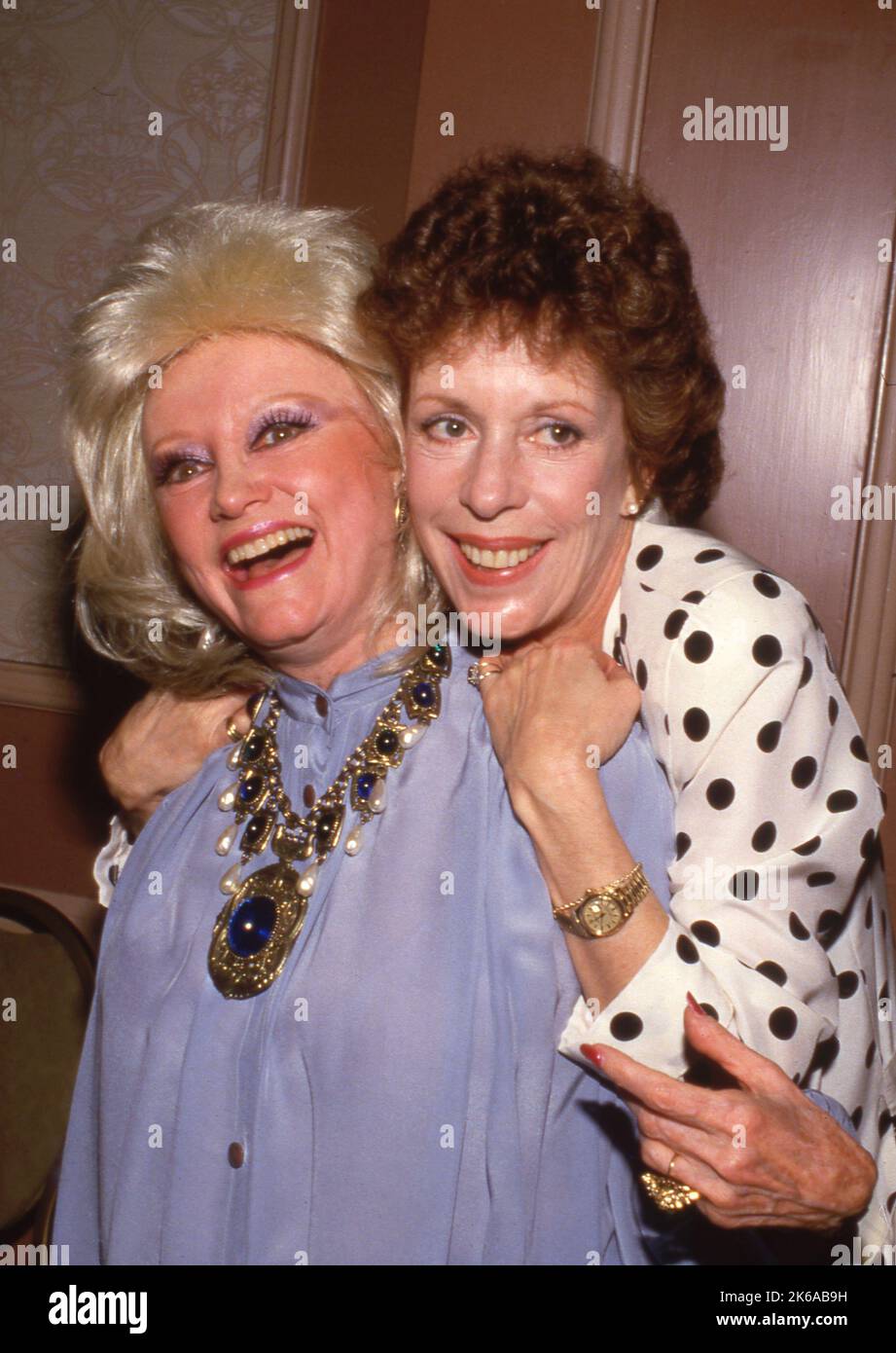 Carol burnett 1986 hi-res stock photography and images - Alamy