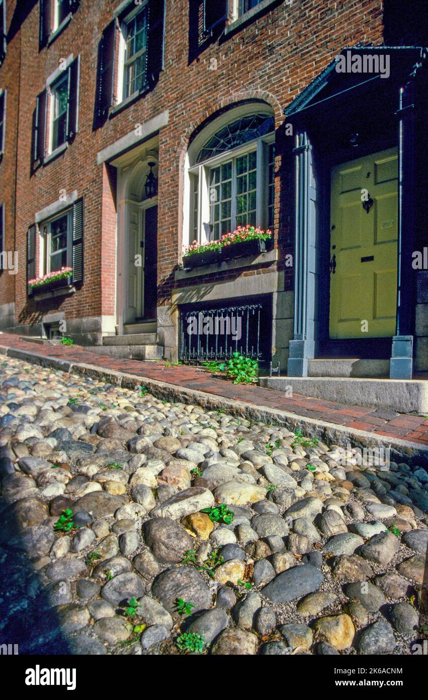 Cobblestone Acorn Street in Boston's Beacon Hill is one of the city's ...