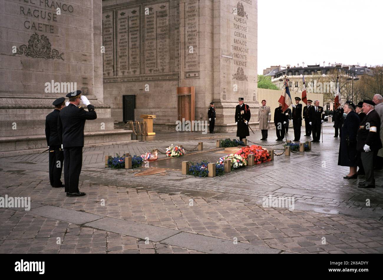 French military personnel salute the Tomb of the Unknown Soldier at the ...