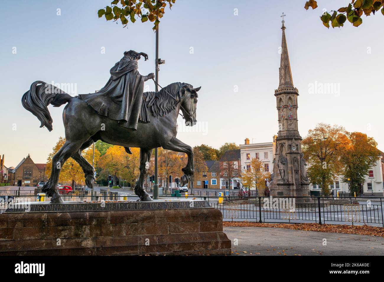 Fine lady bronze statue hi-res stock photography and images - Alamy
